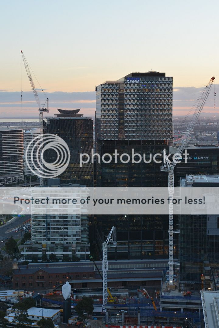 DOCKLANDS - Batmans Hill > Collins Square > 5 towers up to 145m ...